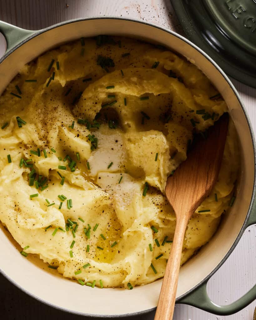 White Cheddar Mashed Potatoes - What's Gaby Cooking